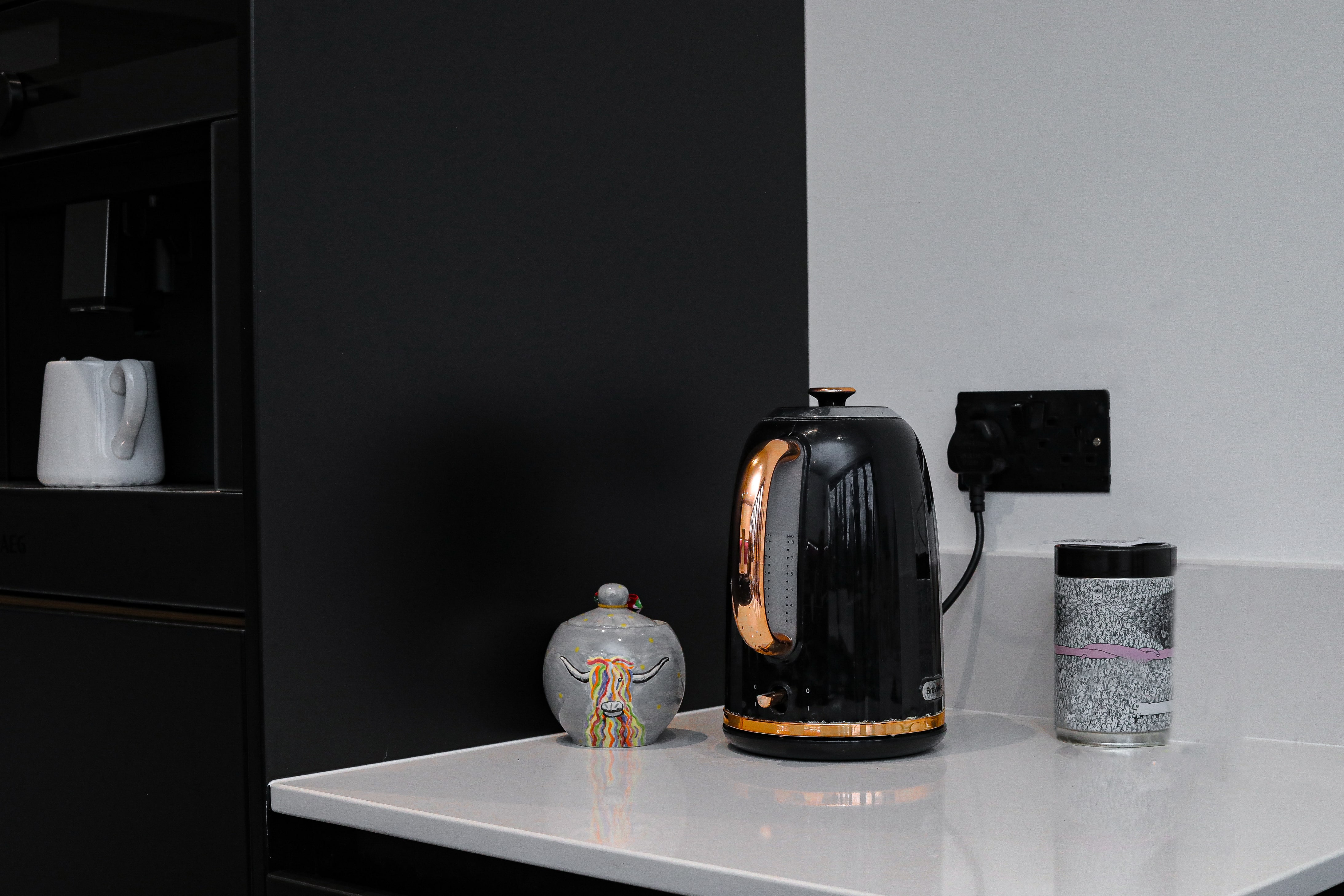 Stunning black and white kitchen - Krystal Kitchens